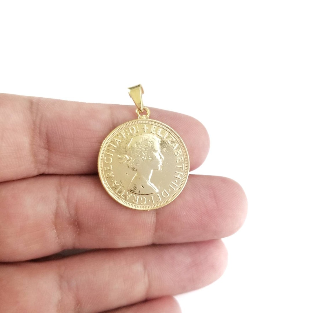 British Sovereign Queen Elizabeth Pendant.925 Sterling Silver Yellow ...