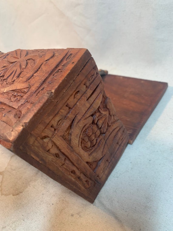 Wooden Relief Box - Gem