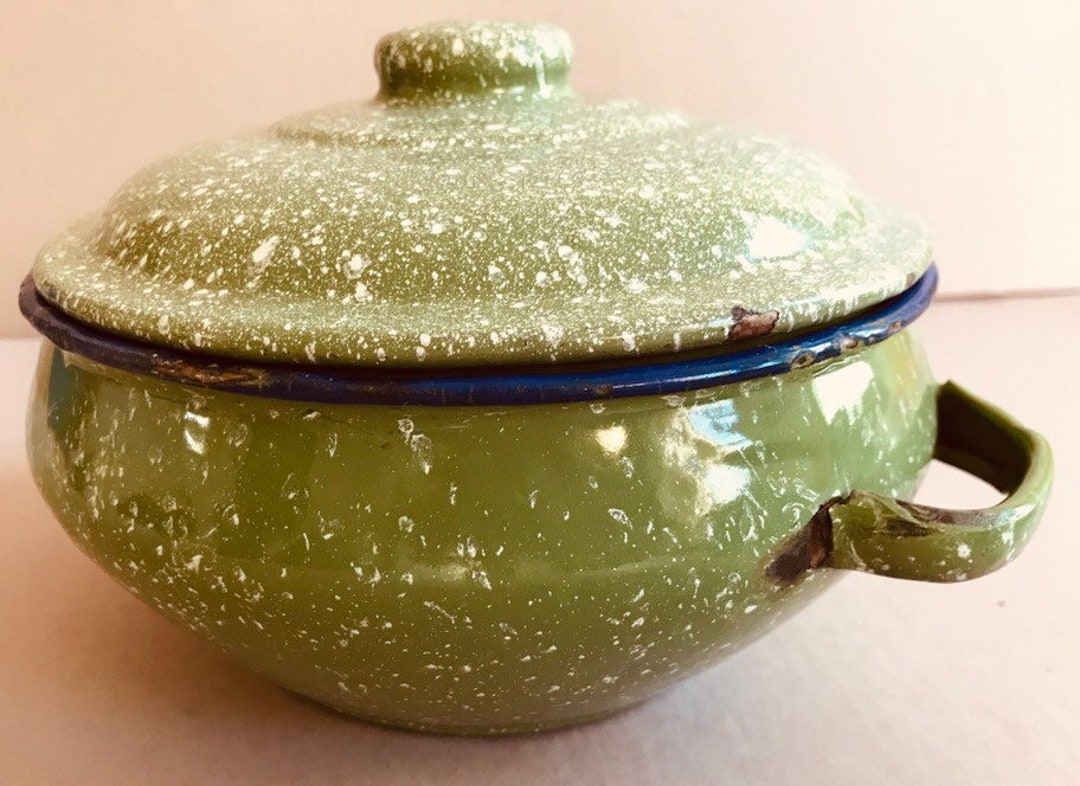 SPLATTER ENAMEL Green Speckled Graniteware Lid Blue Rim White Inside ...