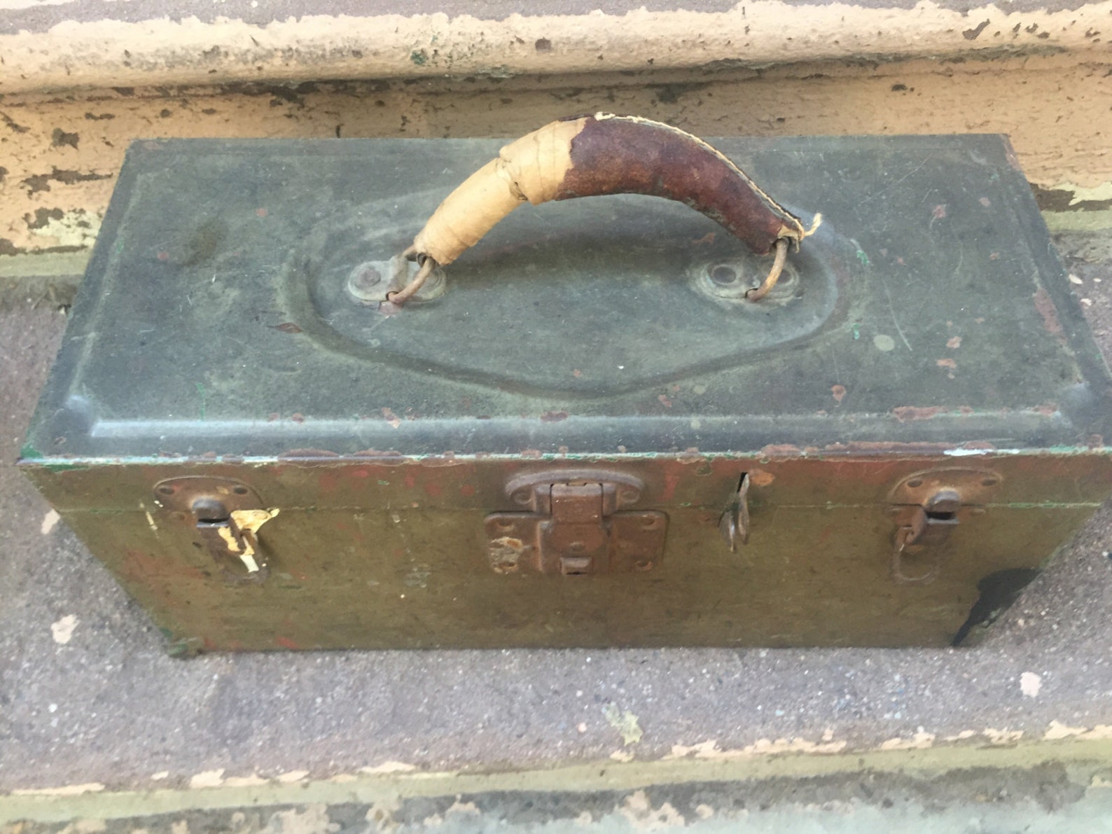 METAL Tool Box Army Green USA Excelsior Stamford Conn - Etsy