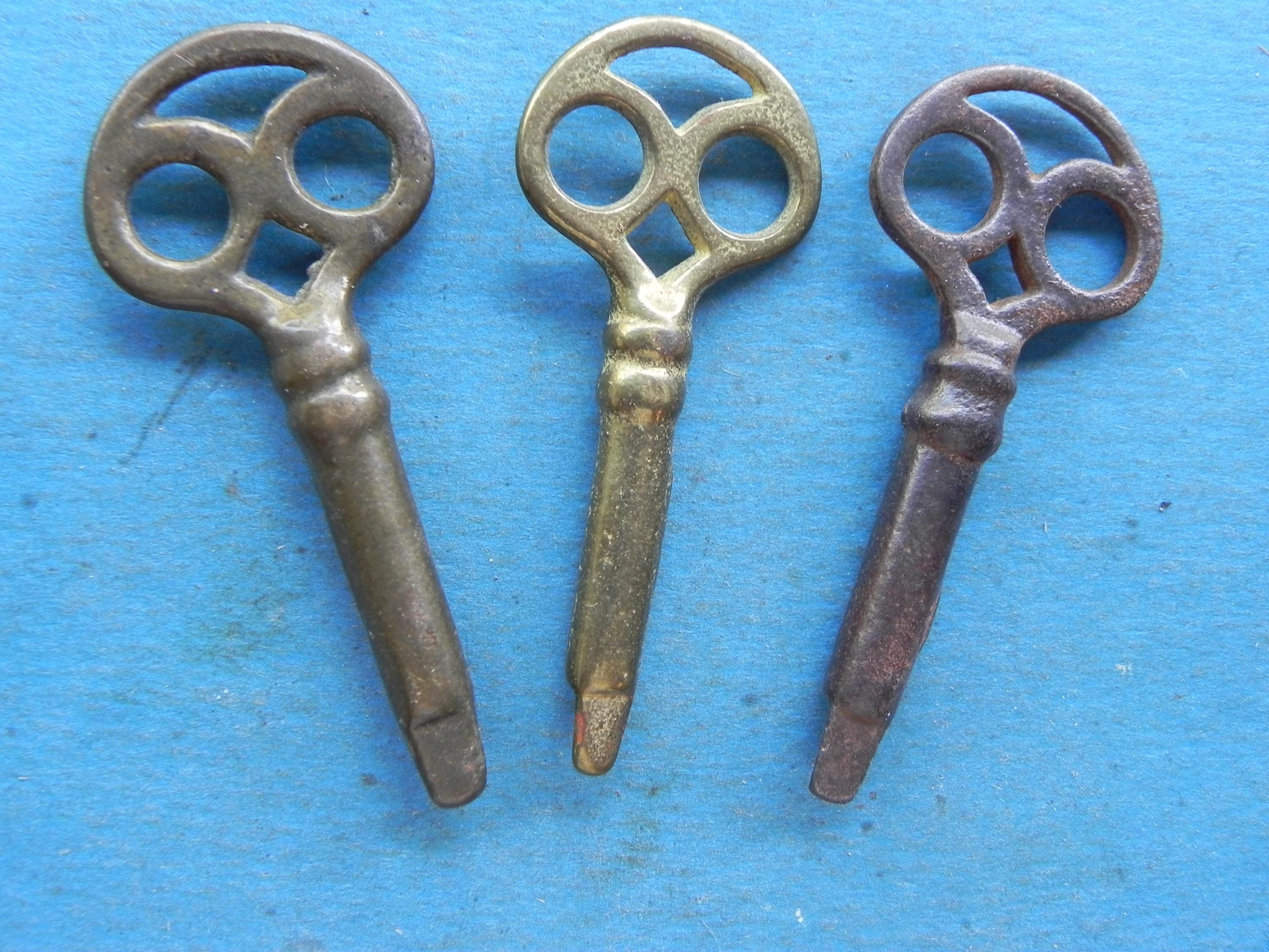 3 Vintage Treadle Sewing Machine Cabinet Keys. Triangular Ends. - Etsy