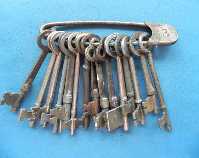 15 Antique Skeleton Lock Keys on a Pin. Old & Original. - Etsy