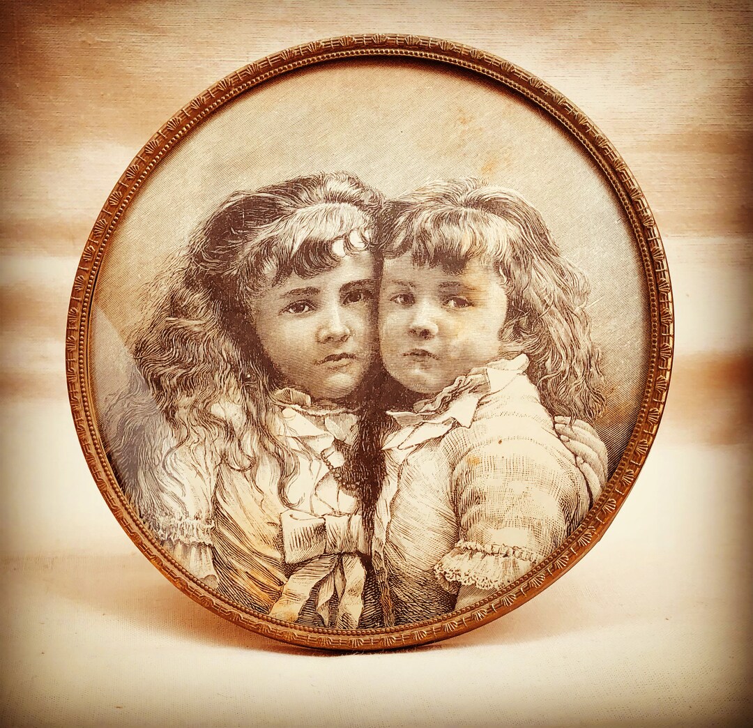 Antique Victorian Engraving Inside Vintage Antique Style, Circular ...