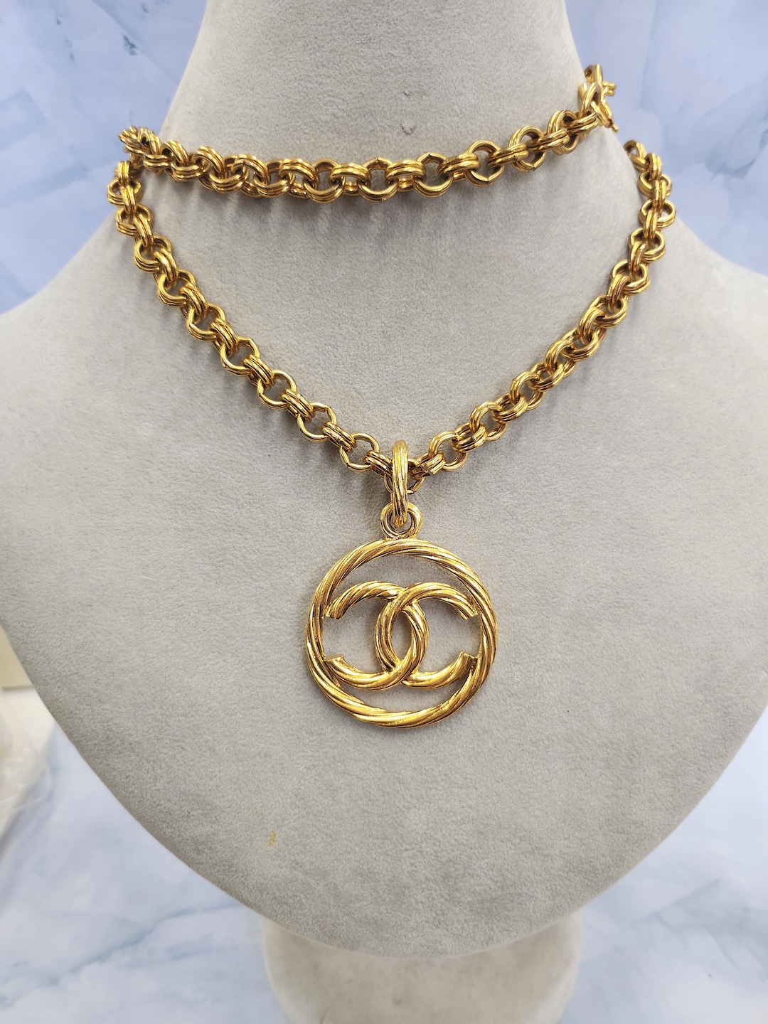 Vintage Chanel Gold Ton CC Logo Medaillon Lange Halskette 1993 - Etsy.de