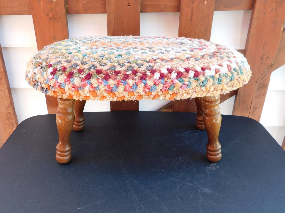 Primitive Hooked Rug Latch Hook Rag Rug Wood Footstool Cottage Ottoman ...