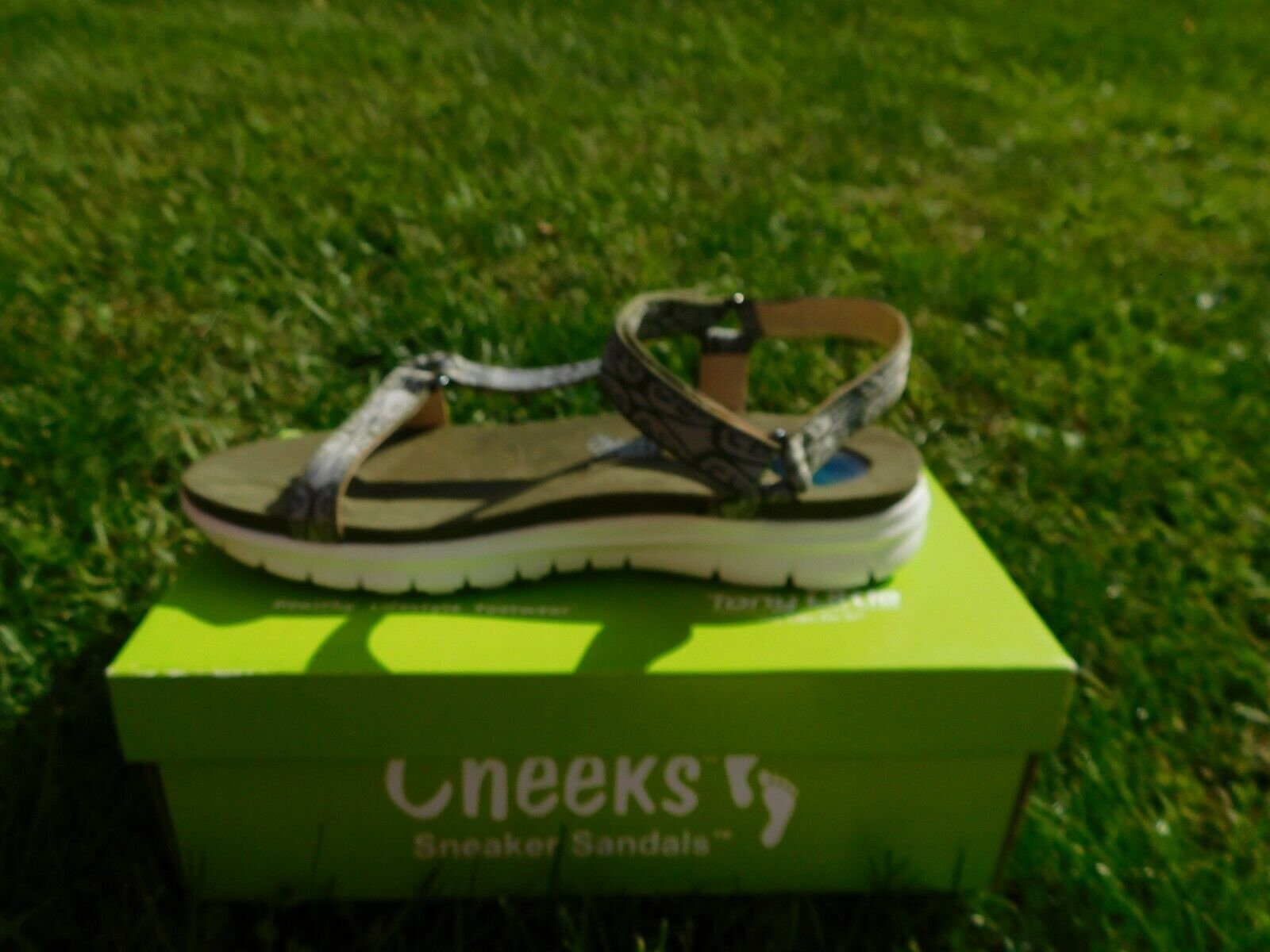 Cheeks by Tony Womens Size 7 Green Jeweled Rubber Health Sandals Flip ...