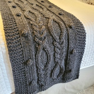 BEDRUNNER KNITTING PATTERN, Easy Cable Knit Pattern, Chunky Knitted ...