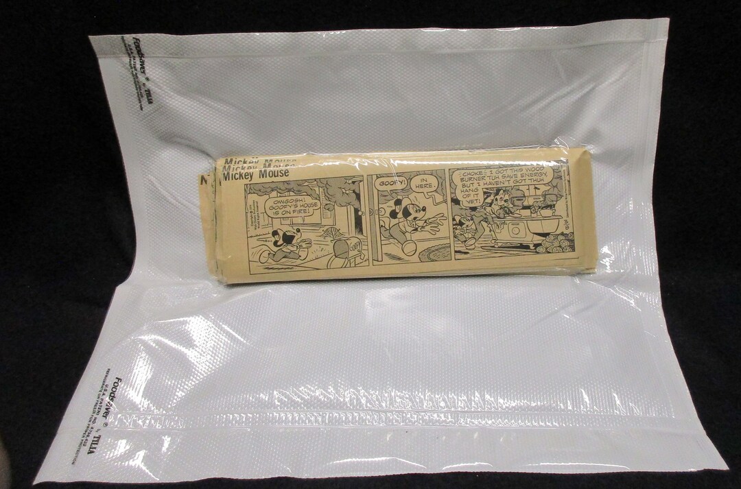 No.3179a Disney Character Goofy, Mickey and Others. Many News Paper ...