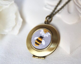 Hidden Message Daisy Necklace - Etsy