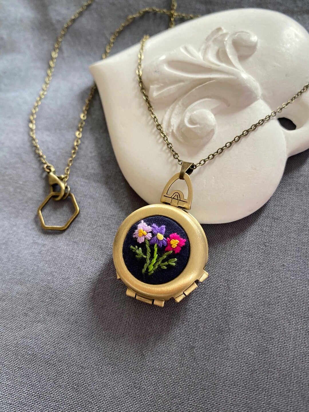 Family Birth Flower Hand Embroidered Necklace 4 Photos Locket ...