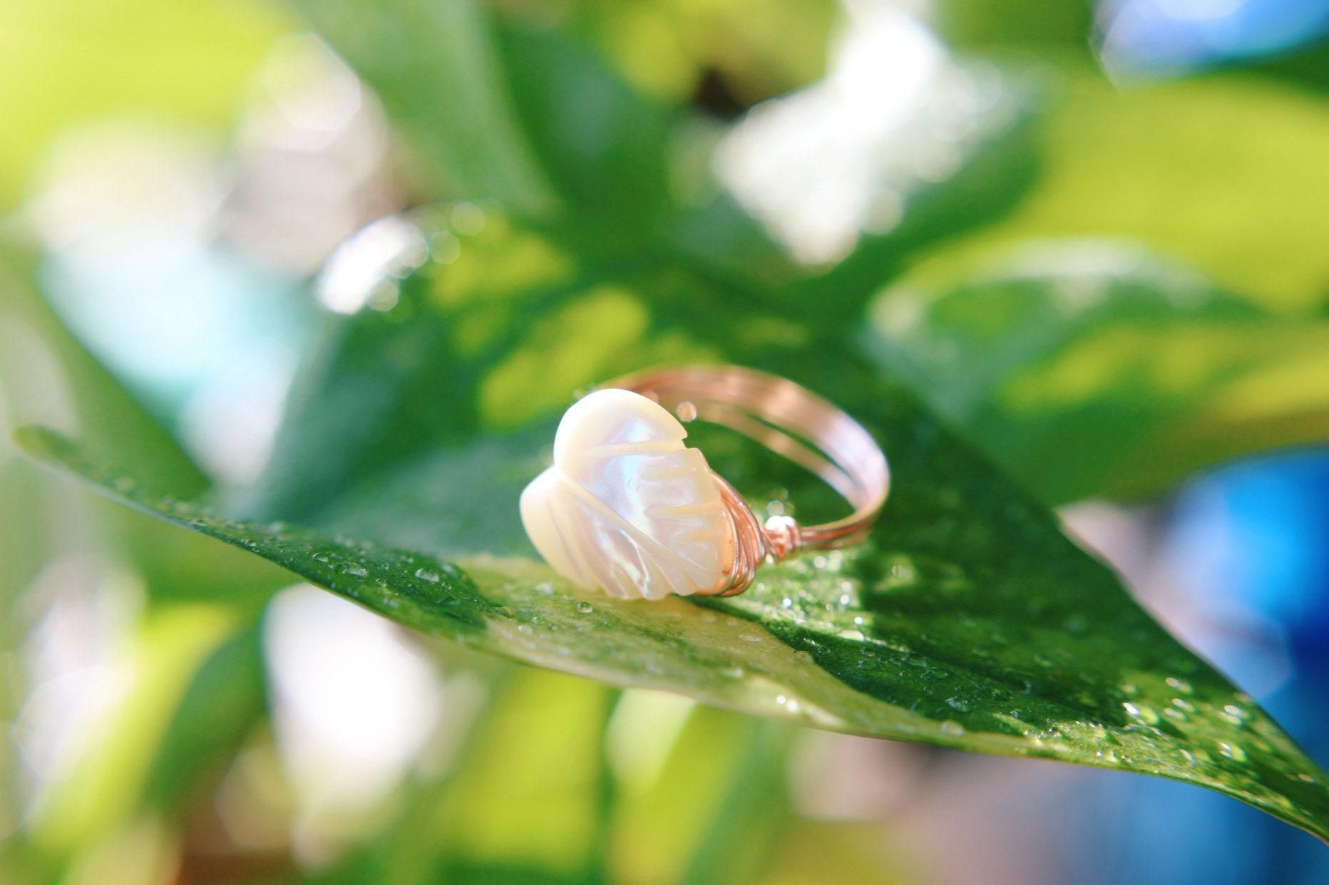Mother of Pearl Wire Wrapped Monstera Ring, Rose Gold Ring - Etsy