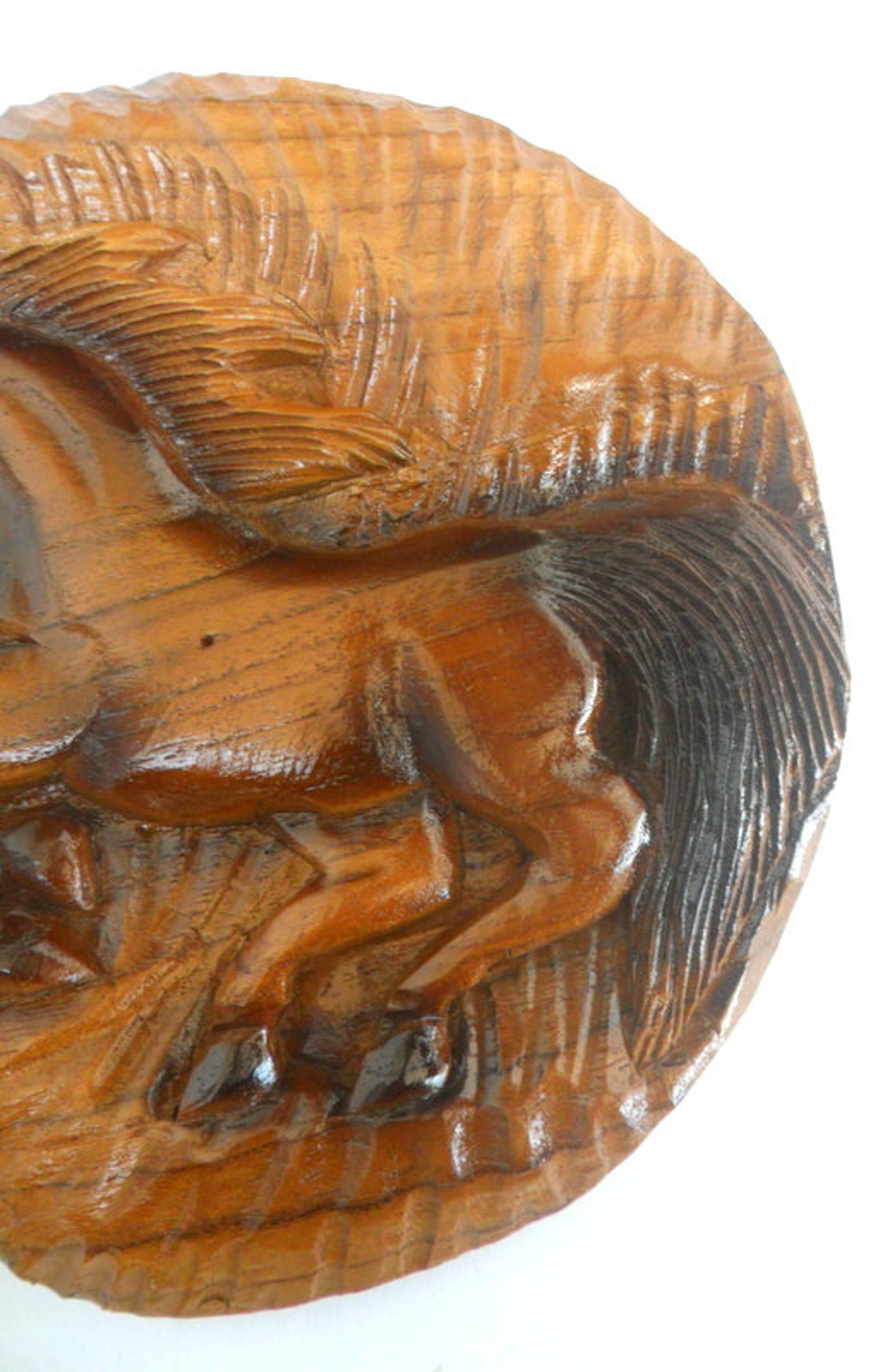Handmade Natural Teak Wood Round Shape Hand Carved Horse Wood Carving ...