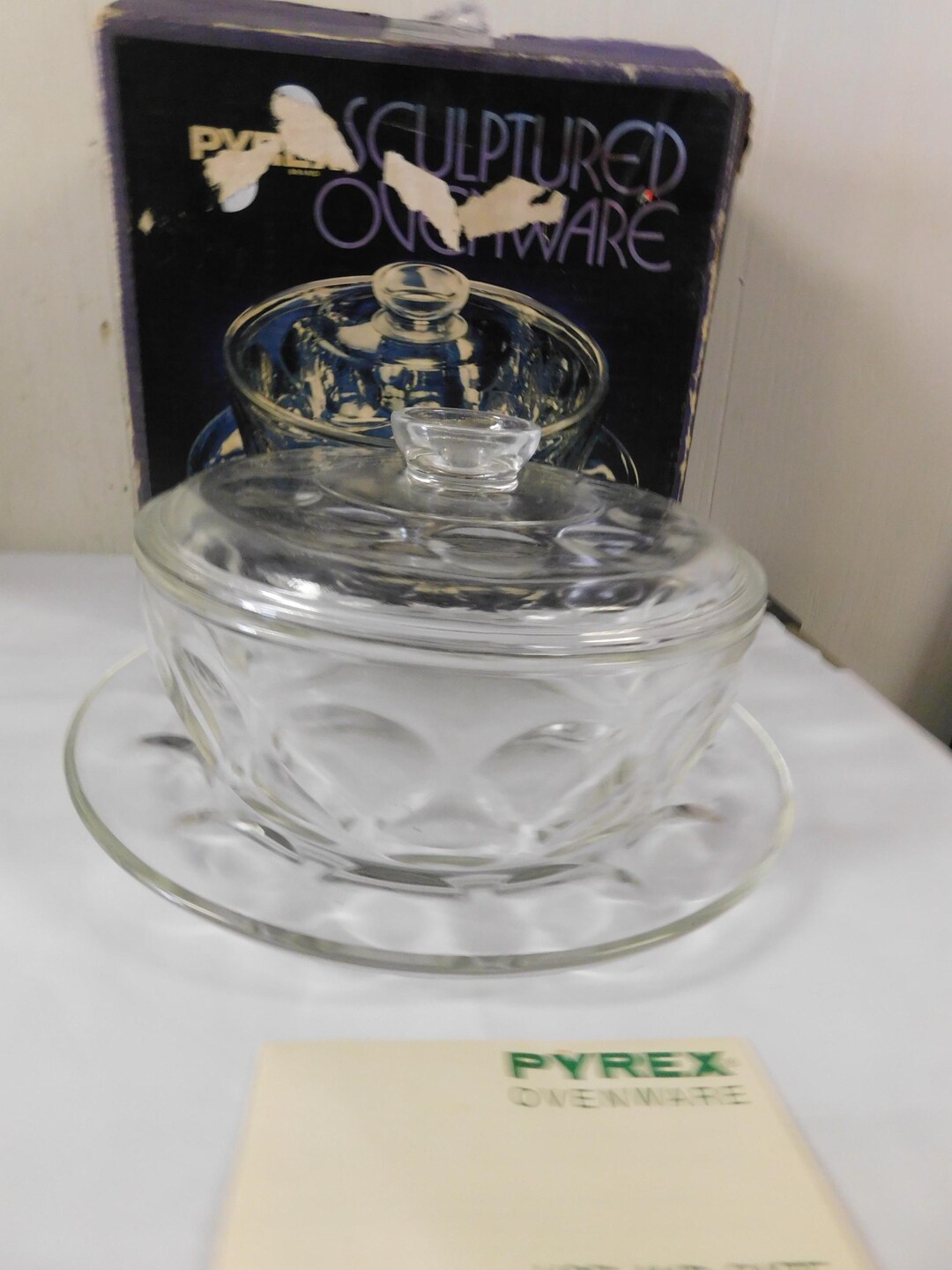 Pyrex Sculptured Ovenware 2 1/2 Qt Covered Casserole & Tray New/ Old ...