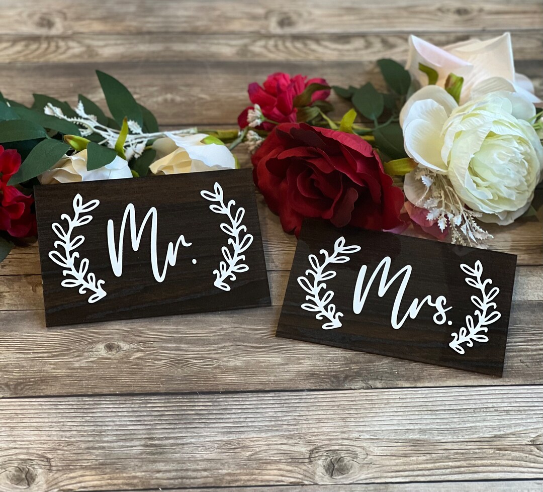 Mr. & Mrs. Wedding Acrylic Head Table Sign Bride and Groom Wreath ...