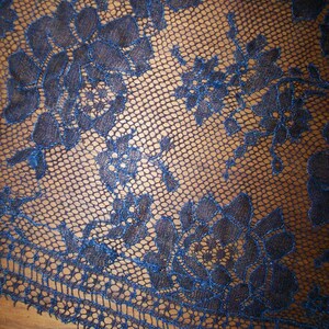 Vintage French Lace Beautiful Pattern of Roses Rich Navy Chantilly Lace ...