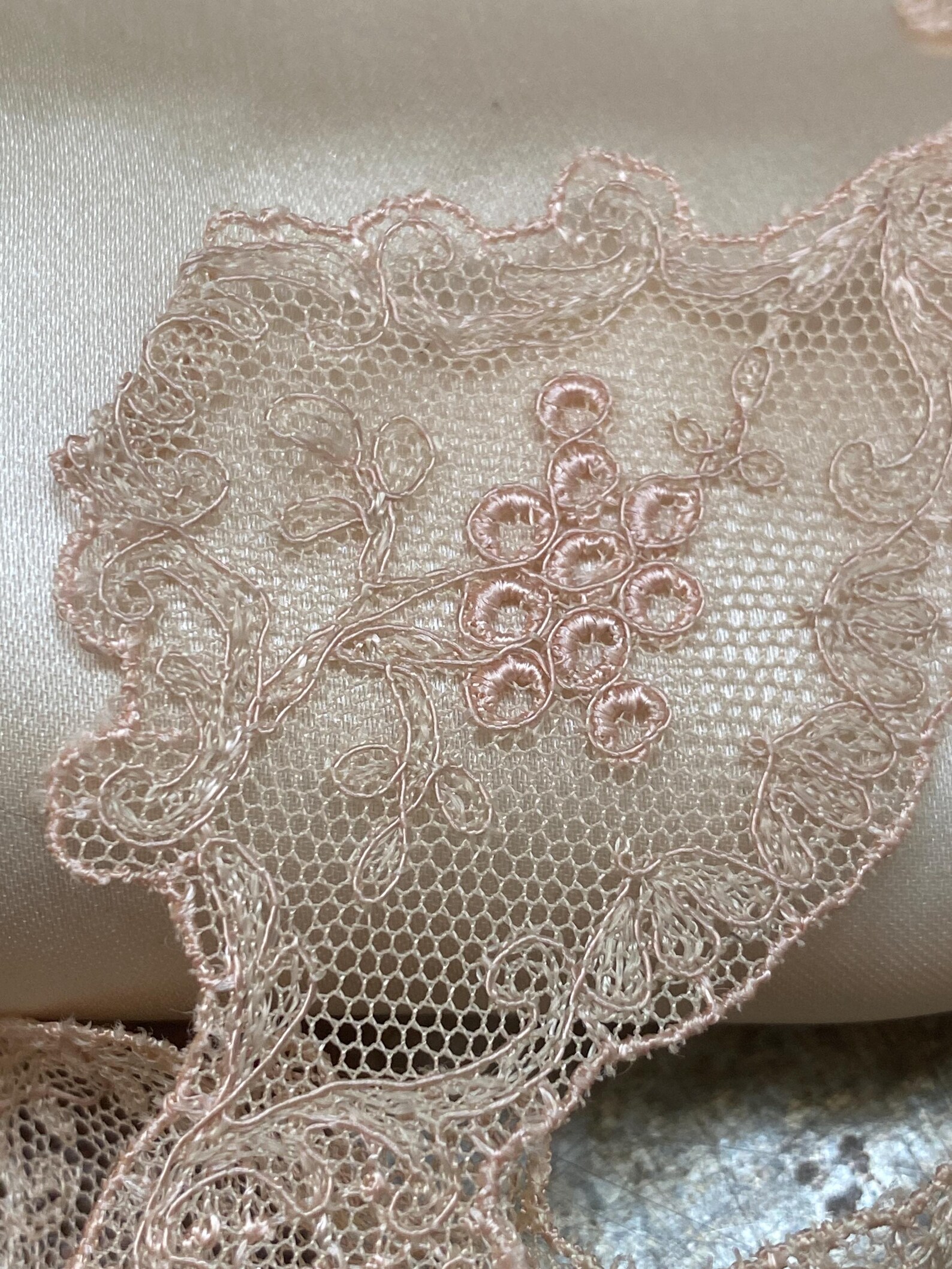 1 Yd. Unusual Design Antique Lace Rayon With Pink Accents - Etsy