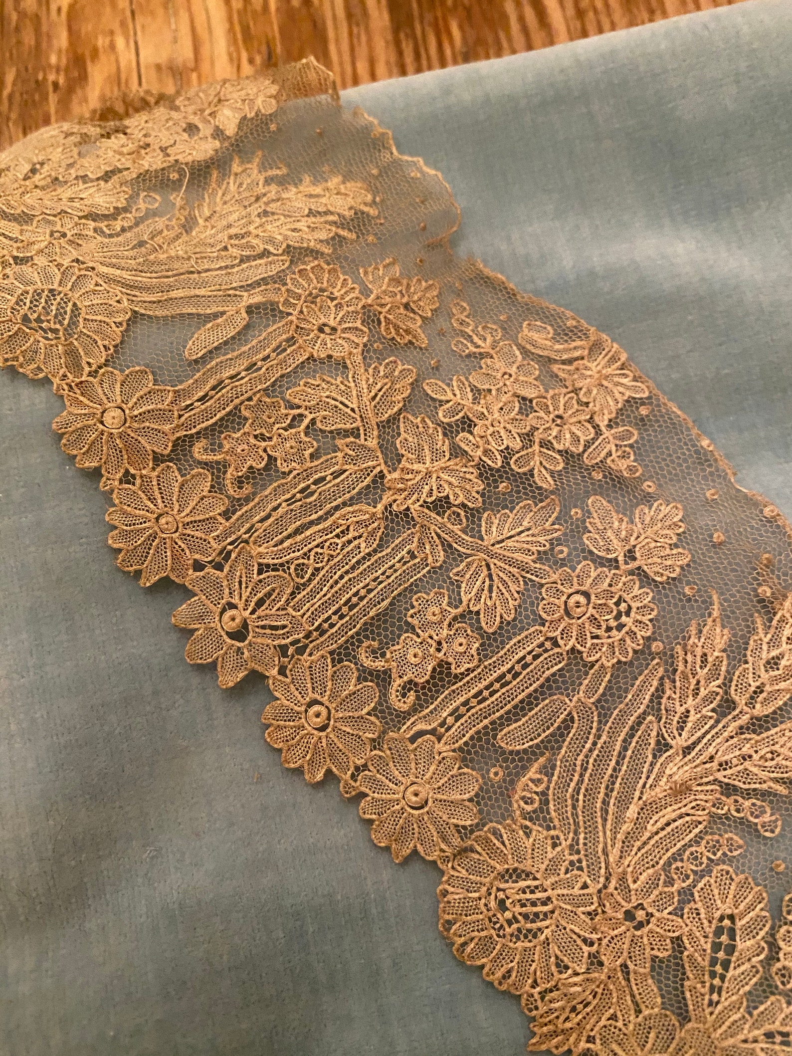 Antique Lace Point De Gaze 1800s Antique Lace Delicate Design Finely ...
