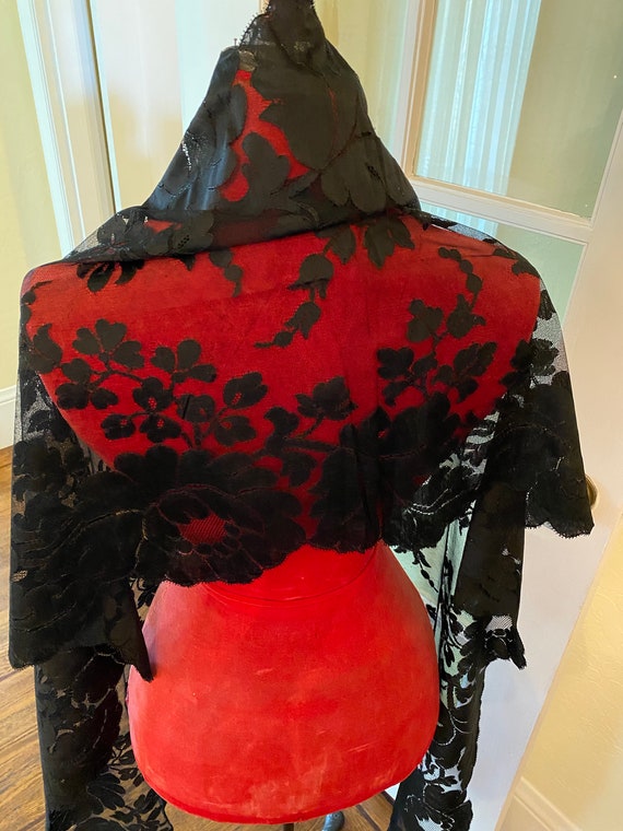 Antique large black Chantilly lace hand done lace sha… - Gem