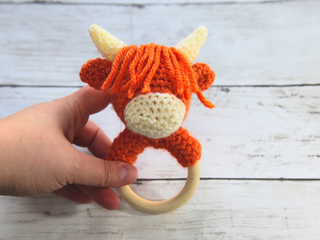 Crochet Highland Cow Teether Rattle, Wooden Teething Ring - Etsy