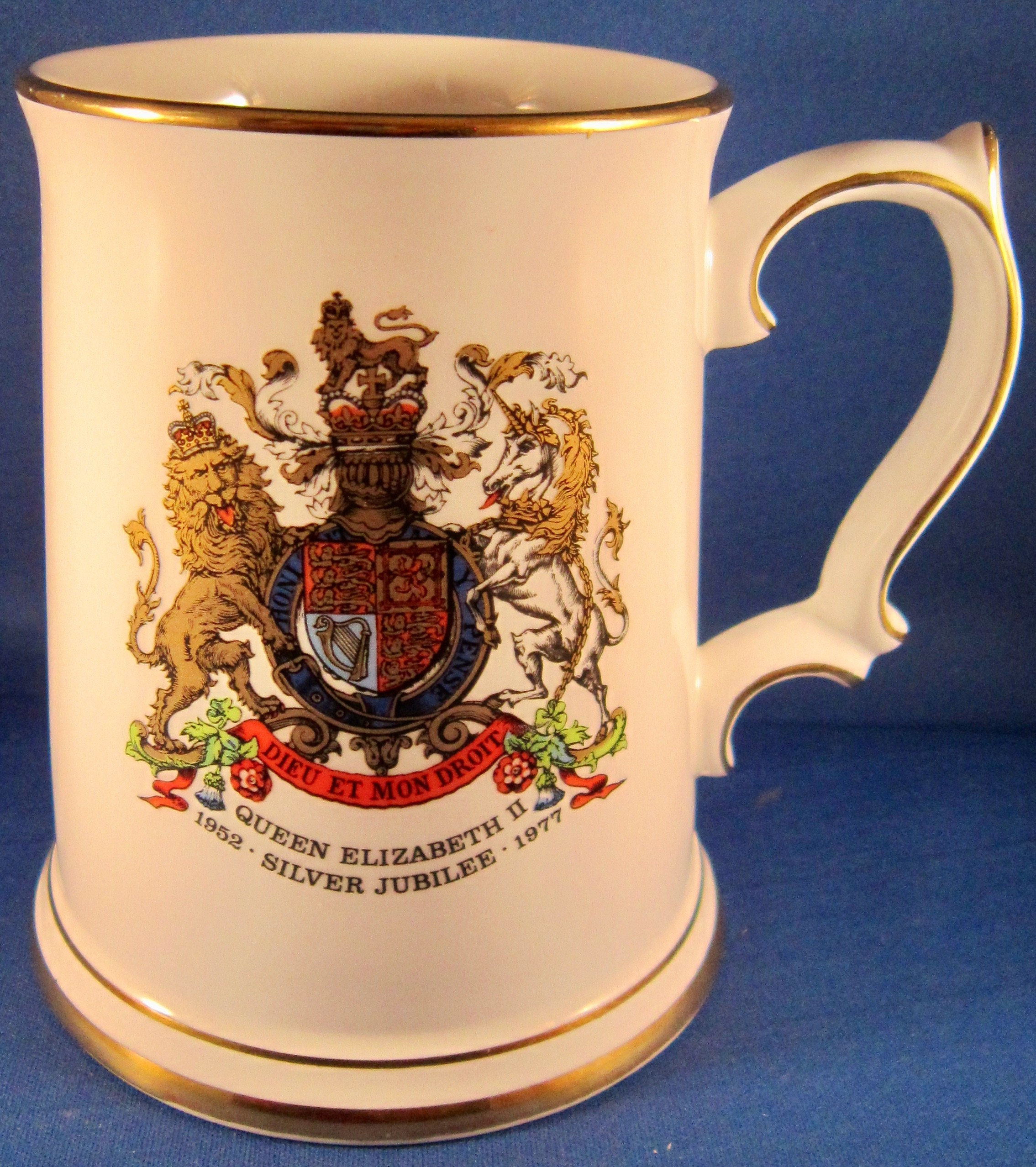 Bells Vintage Porcelain Bell Royal Family To Commemorate The Silver ...