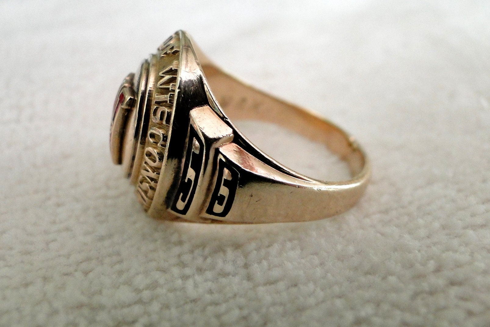 10K Gold University of Wisconsin Ring for Man-Size 12-Vintage | Etsy