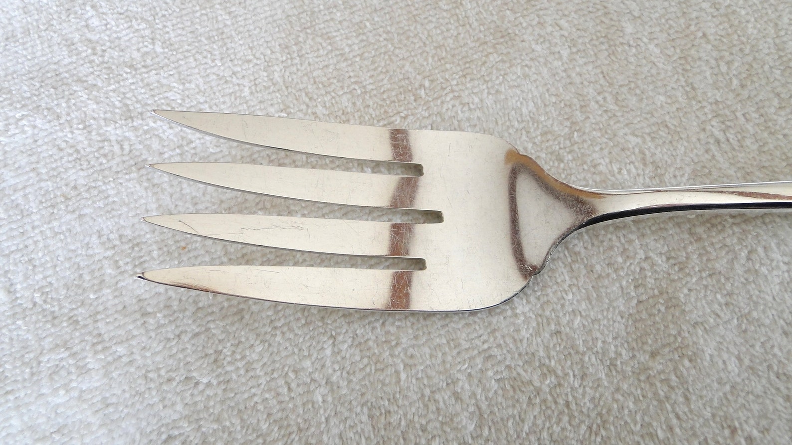 Tudor Plate Silver Plated BRIDAL WREATH Pattern Cold Meat Fork Server ...