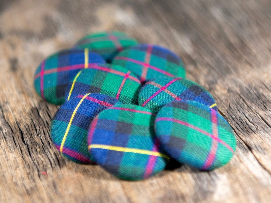 Mackenzie Tartan Buttons: Scottish Plaid for Christmas Crafts - Etsy