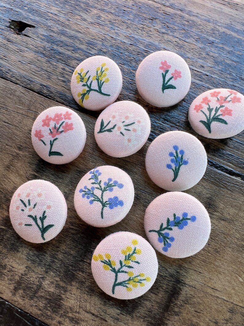 Floral Craft Buttons: Versatile Embellishments for Sewing, Knitting ...