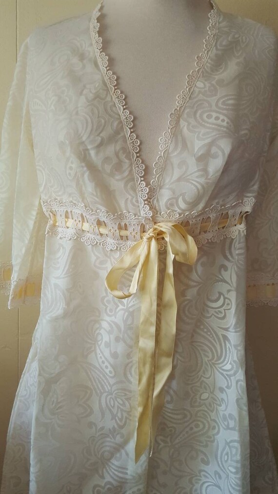 1960s robe lightweight yellow short robes buttercup y… - Gem