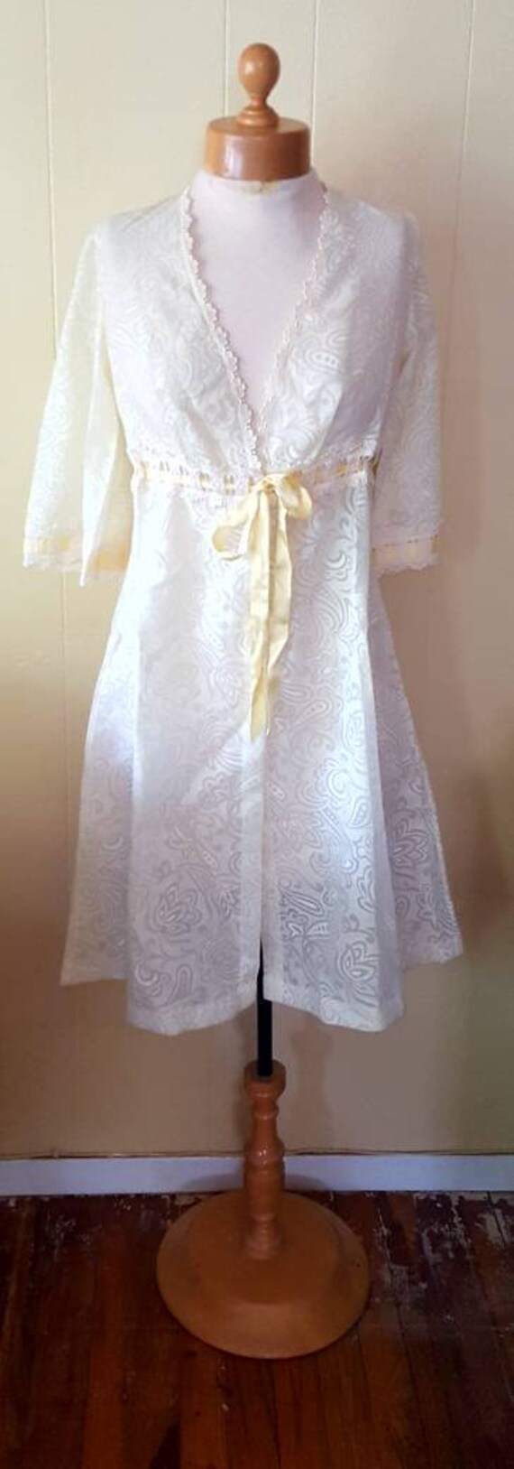 1960s robe lightweight yellow short robes buttercup y… - Gem