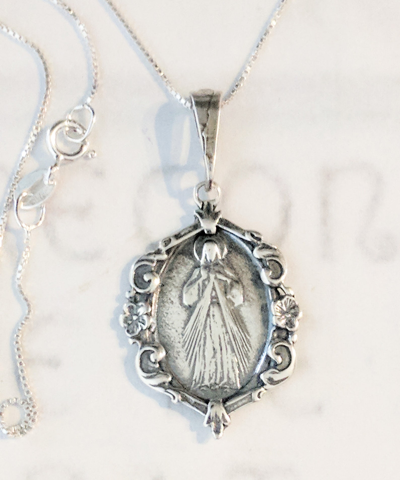 Divine Mercy / Jesus I Trust in You Necklace 21x30mm - Etsy