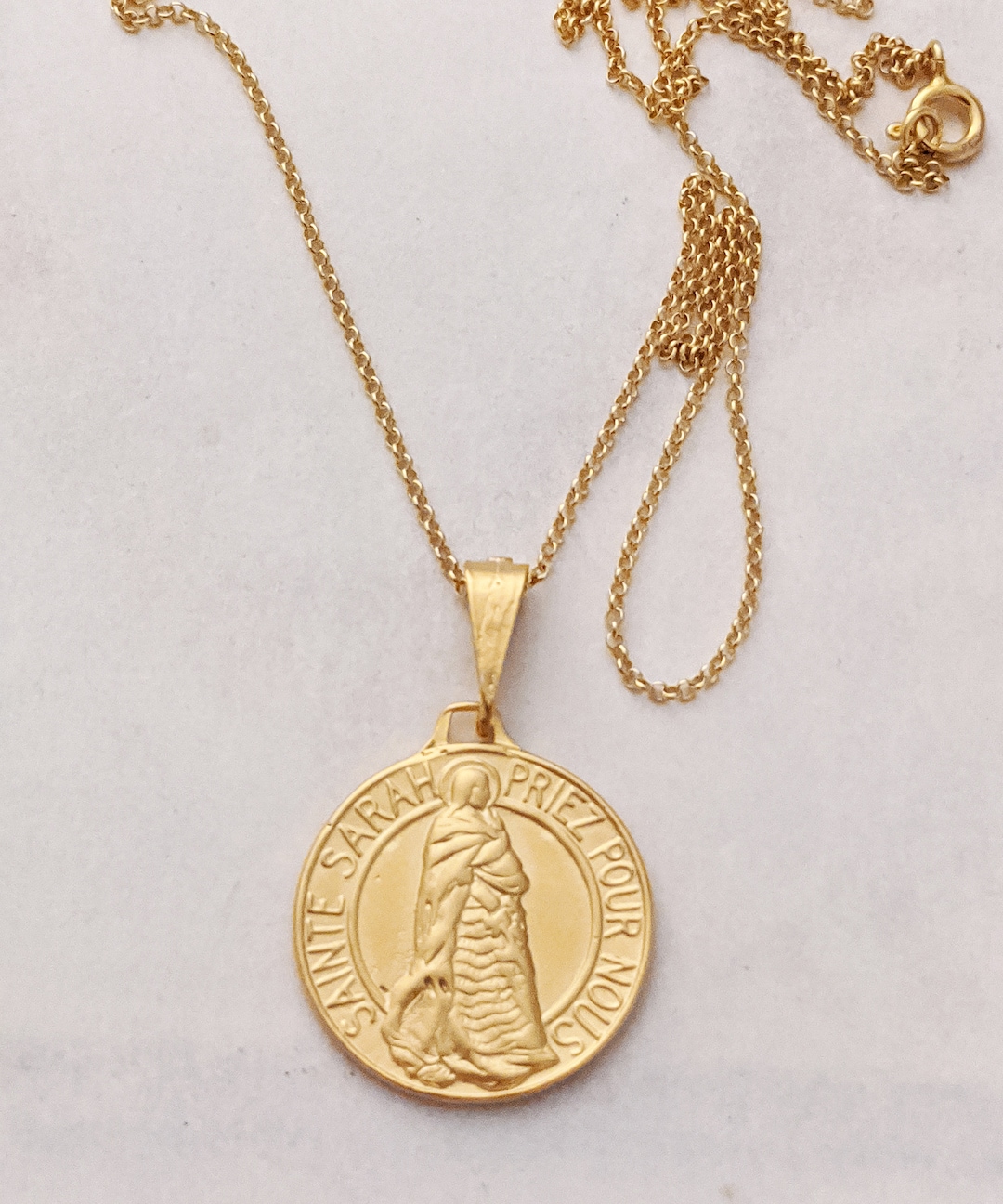 Sainte Sarah & Saintes Maries Medal Necklace 23mm, 18K Gold Vermeil ...