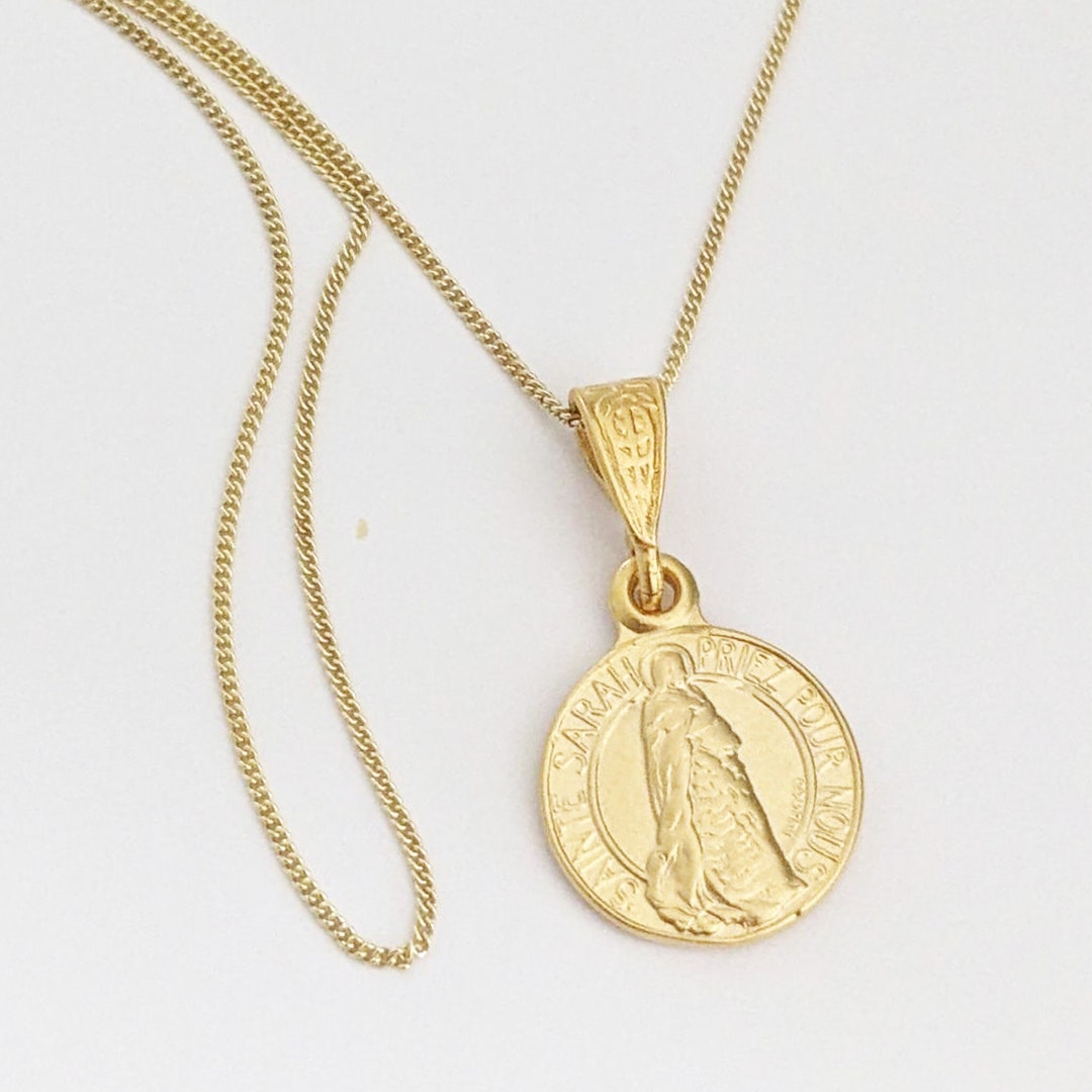 Collier médaille Sainte Sarah et Saintes Maries 14 mm, or vermeil 18 ...