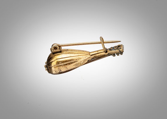 antique round backed mandolin brooch - Gem