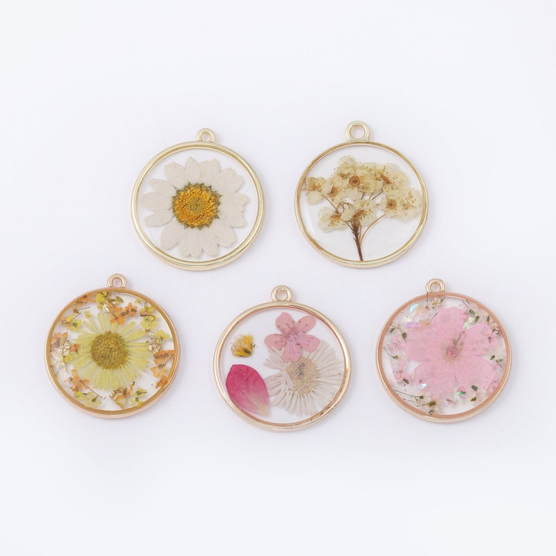 Round Daisy Resin Earrings - Etsy