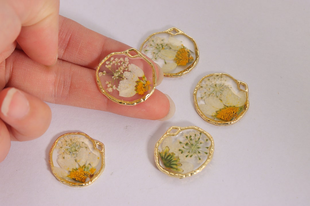 5pcs Gold Resin Pressed Flower Charm Pendants, DIY Jewelry Finding ...