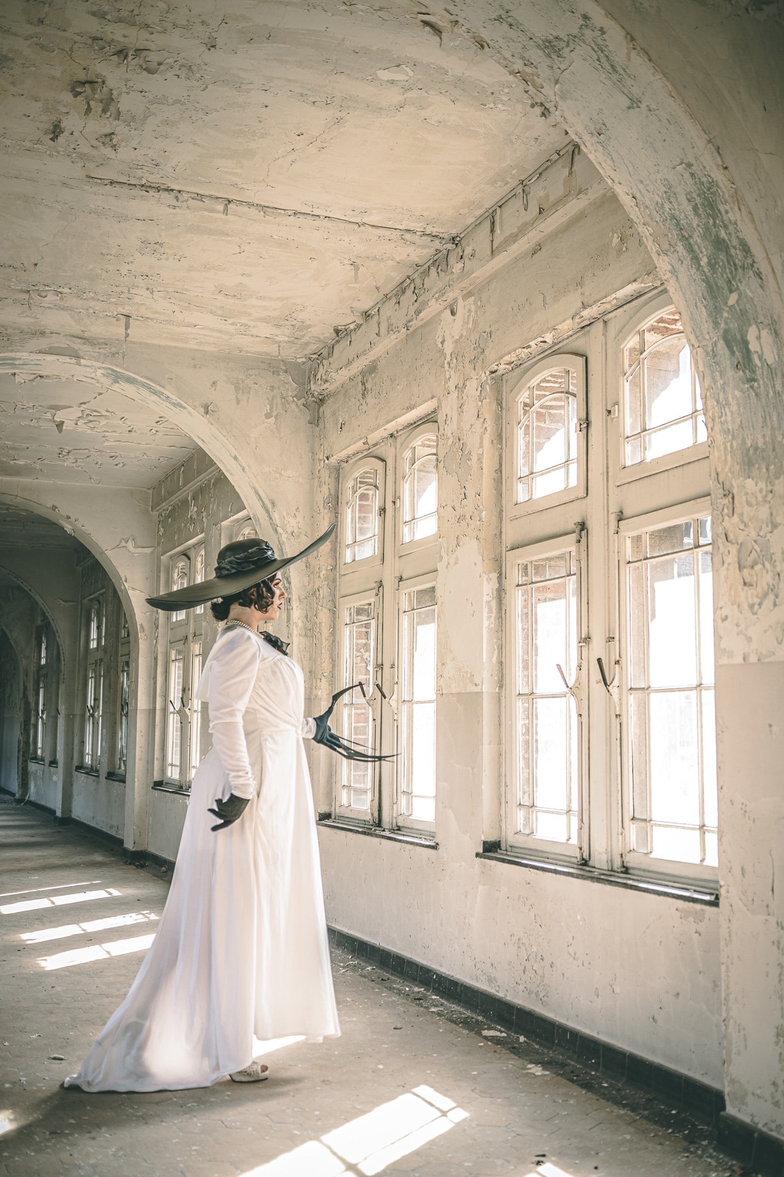 Vampire Lady With Big Hat Cosplay Patterns and Tutorial by - Etsy