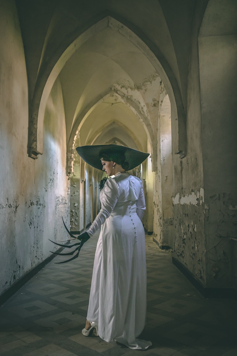Vampire Lady With Big Hat Cosplay Patterns and Tutorial by - Etsy