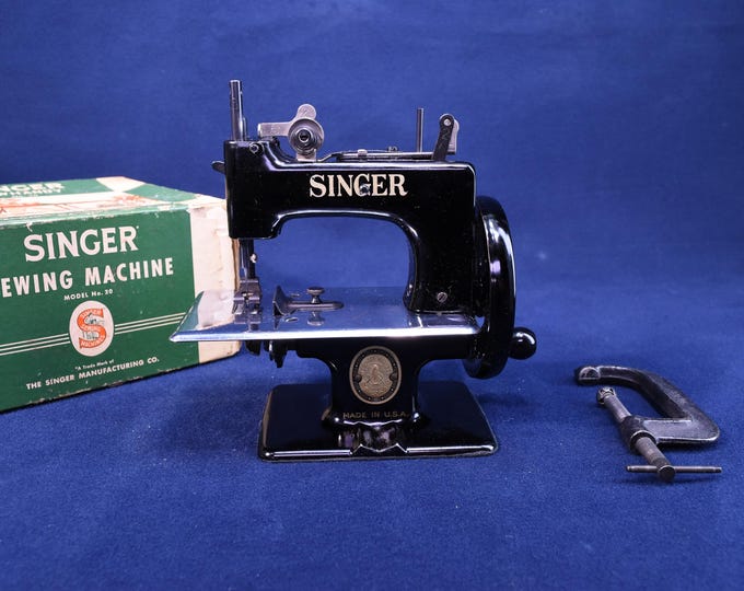 Singer Sewhandy No.20 Sewing Machine in Original Box - Excellent ...