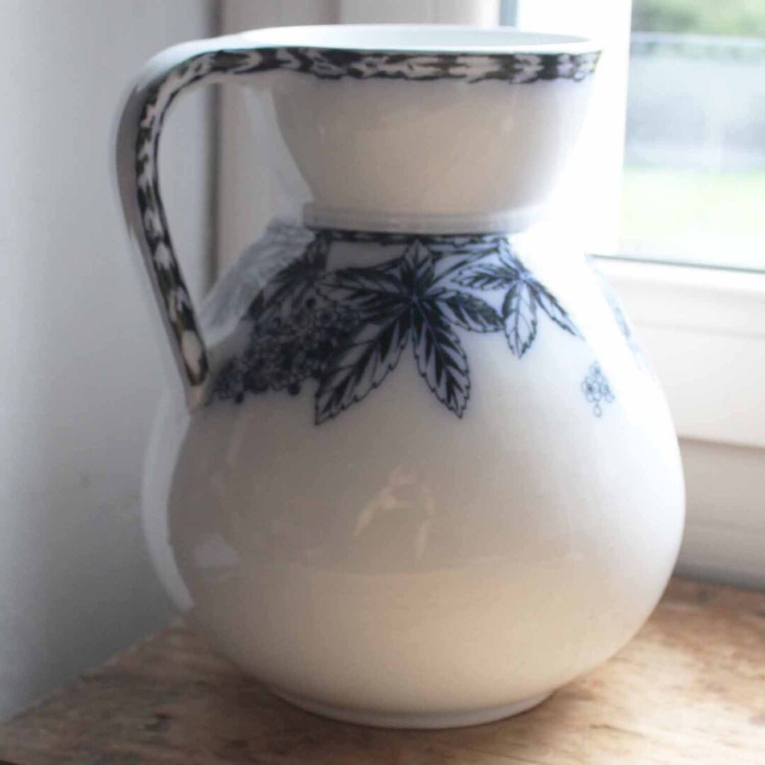 Vintage English Water Jag Batavia by Bwm＆co / Ironstone Big Pitcher ...