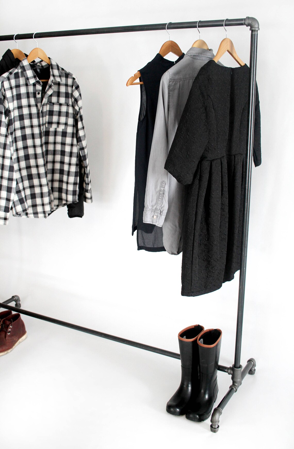 Black Iron Pipe Clothing Rack Customizable Industrial Clothes - Etsy