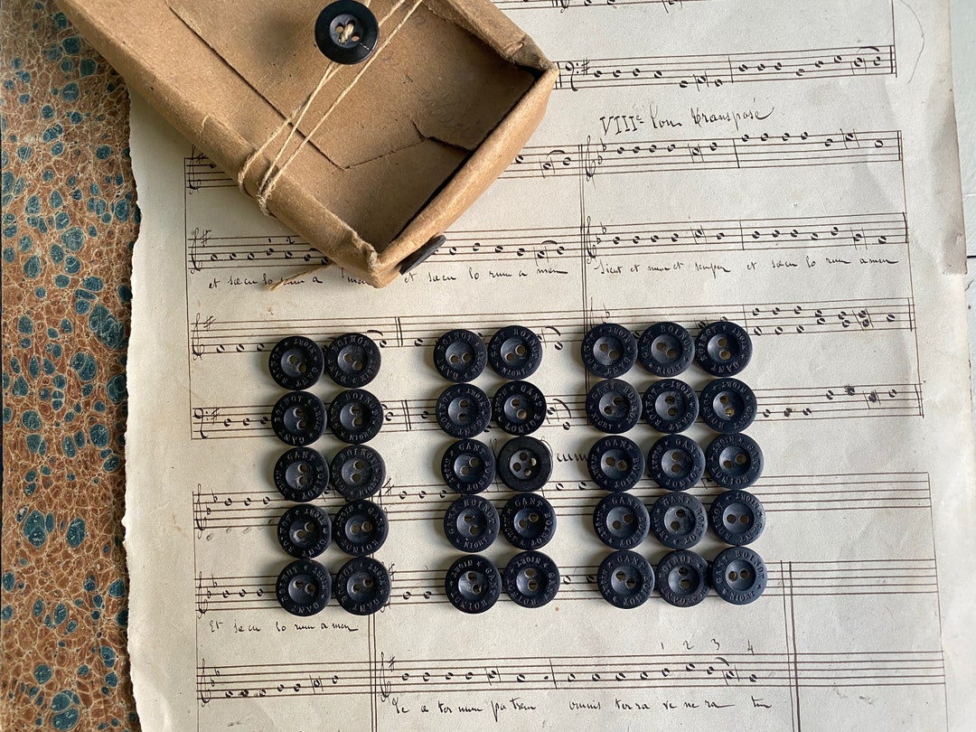 Vintage French Horn Glove Buttons, Boinot Gant Niort, Set of 35 - Etsy