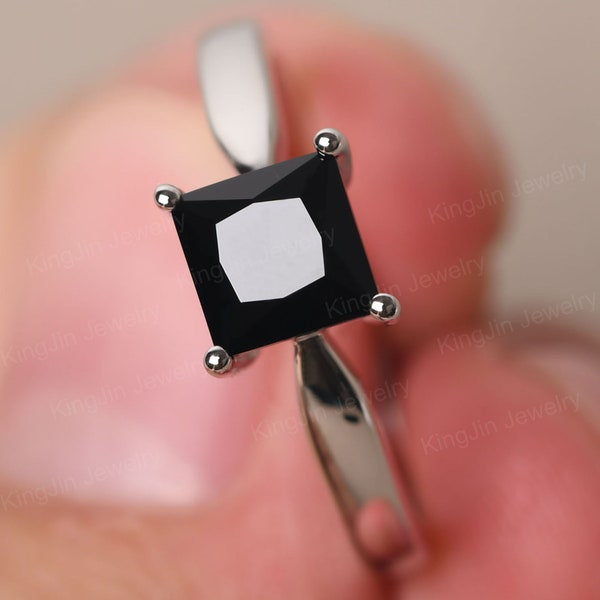 Black Solitaire Ring - Etsy