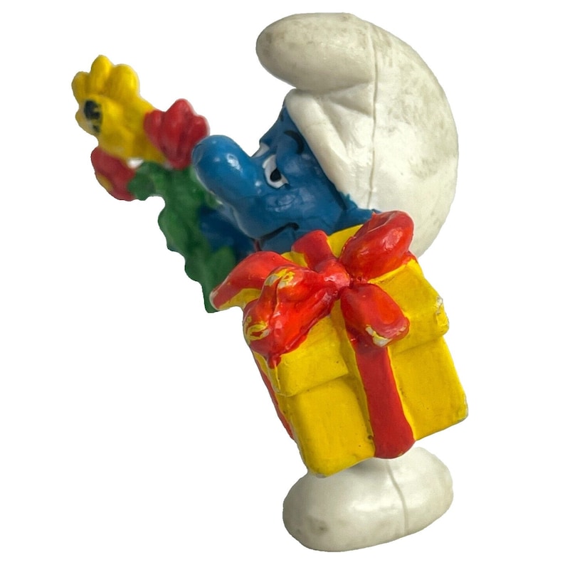 The Smurfs Vintage Romantic Bouquet Flowers Gift Giver Smurf Mini PVC ...