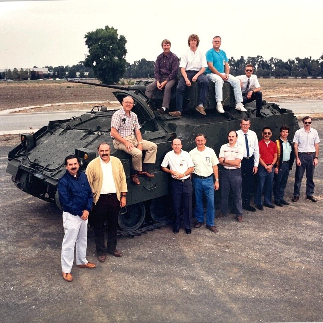 FMC M2 Bradley Tank Vintage 1980s Engineer Team Photograph 8x10 Santa ...