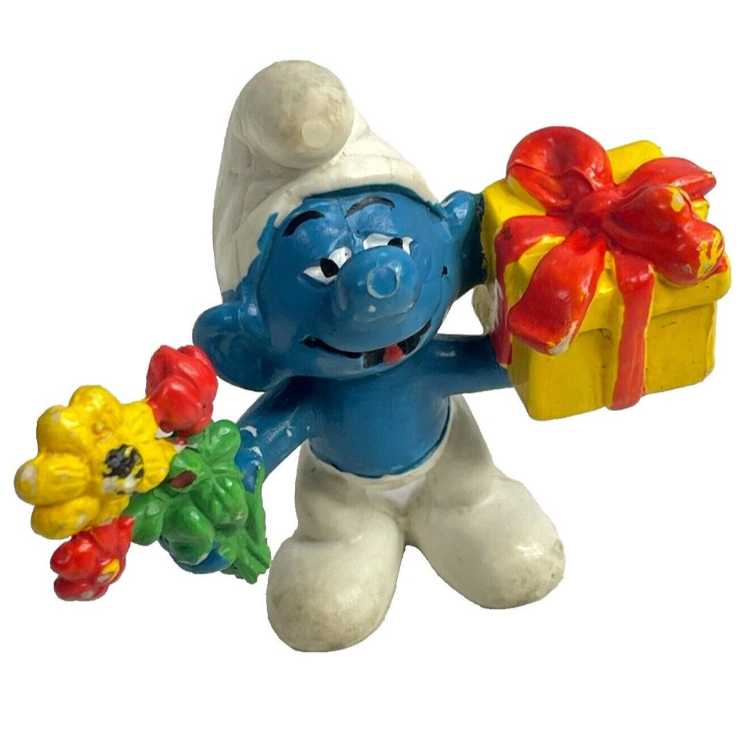 The Smurfs Vintage Romantic Bouquet Flowers Gift Giver Smurf Mini PVC ...