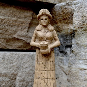 Assyrian Sumerian Goddess Inanna Ishtar Mari Lady of Wel Spring ...