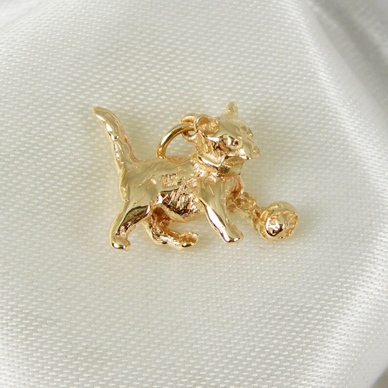 Kitten Cat Playing With Wool Ball Solid 3 Dimensional Charm Pendant ...