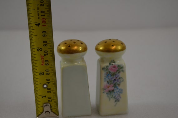 Vintage Gold Salt and Pepper Shaker Super Cool Design!! Connected Set ...