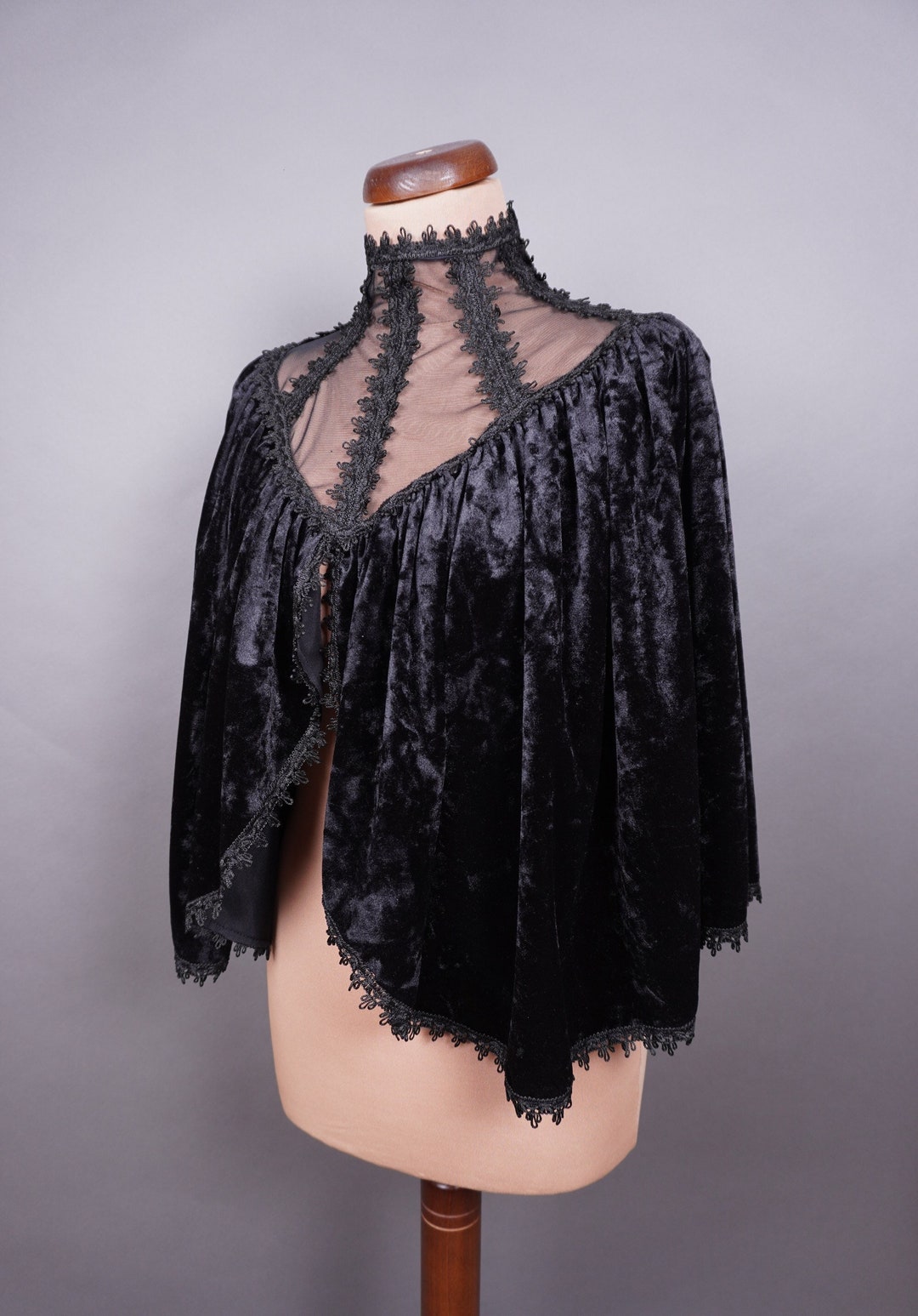 Romantic Cape Elegant Gothic Velvet CAPE Jacket, Enlorured With Satin ...
